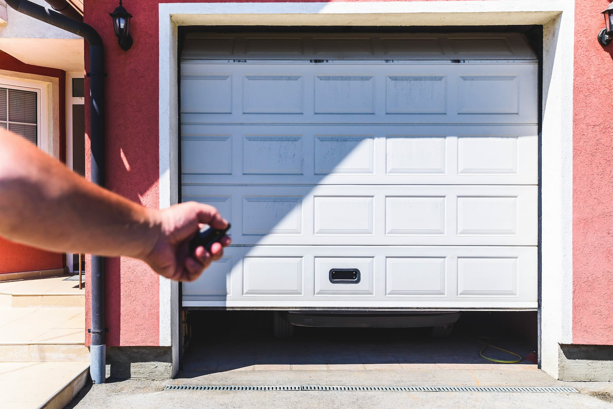 Comment fonctionne une porte de garage automatique ? - Fermeture et ...